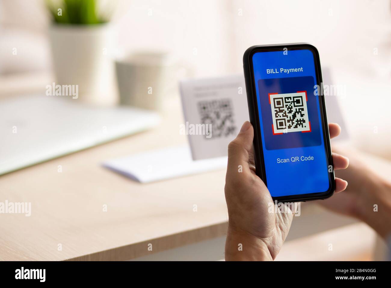 Scanning qr code hi-res stock photography and images - Alamy