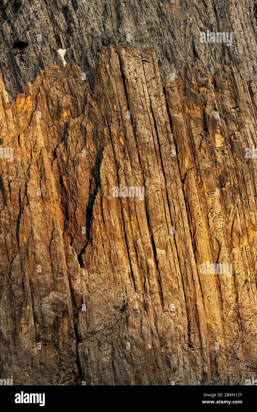 Cracks in rock hi-res stock photography and images - Alamy