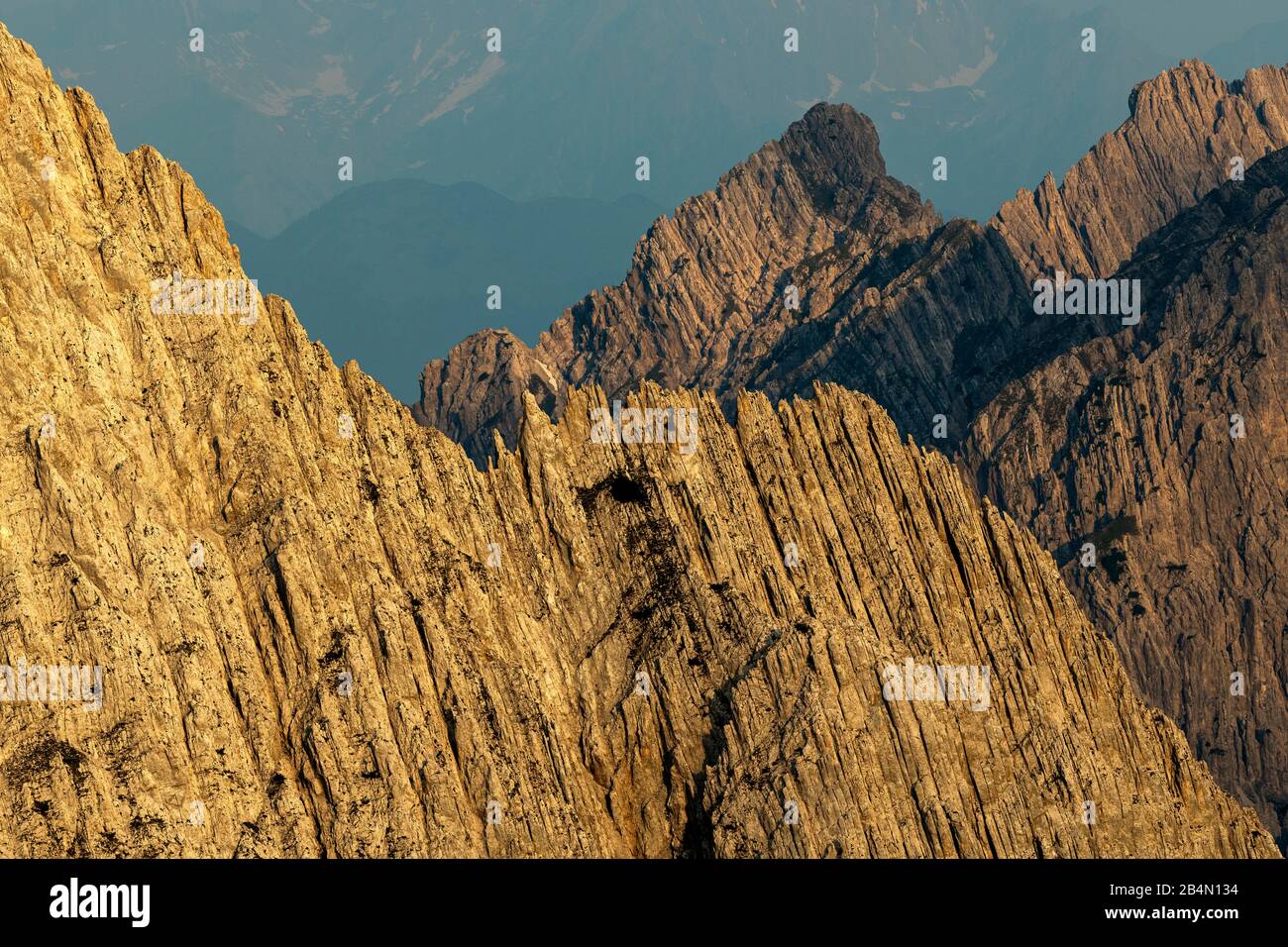 Layers of rock hi-res stock photography and images - Alamy