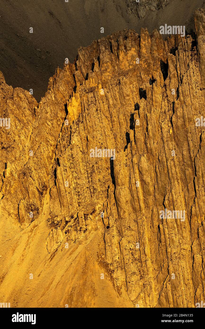 Cracks in rock hi-res stock photography and images - Alamy