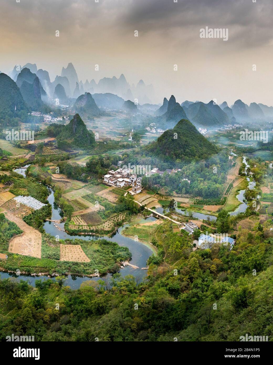 Guilin scenic area hi-res stock photography and images - Alamy