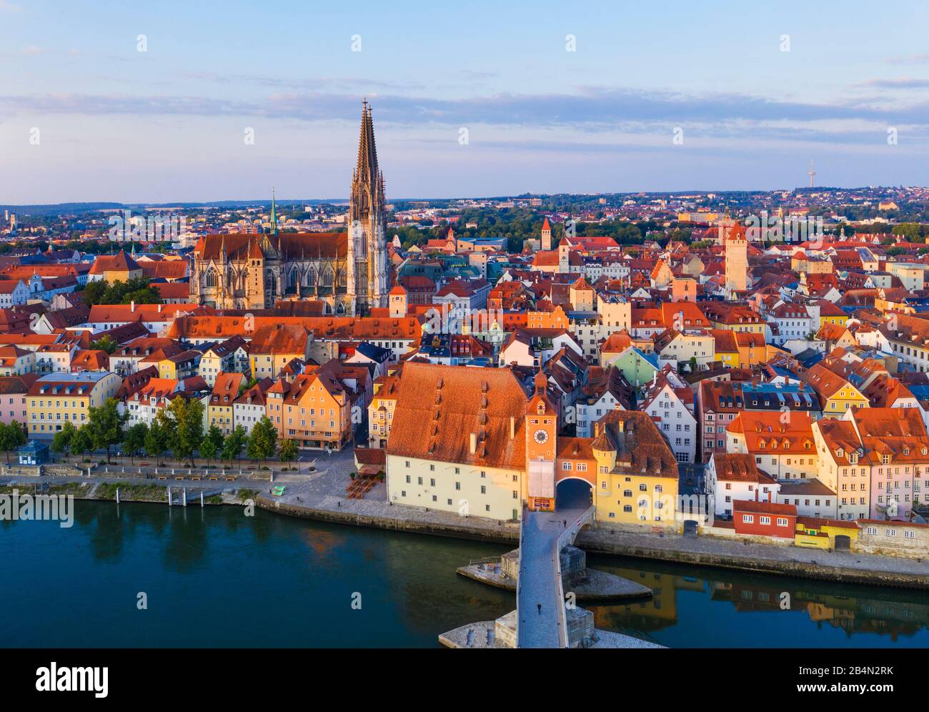 Cathedral and stone bridge hi-res stock photography and images - Alamy
