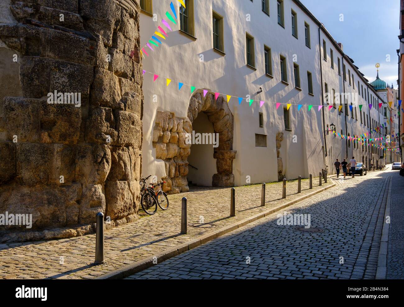 Roman gate Porta praetoria, Altstadt Regensburg, Upper Palatinate ...