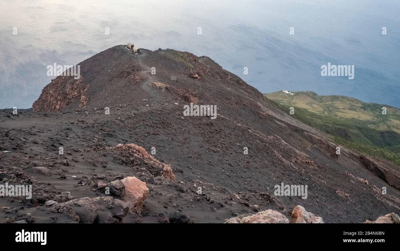 Vulcano summit hi-res stock photography and images - Alamy