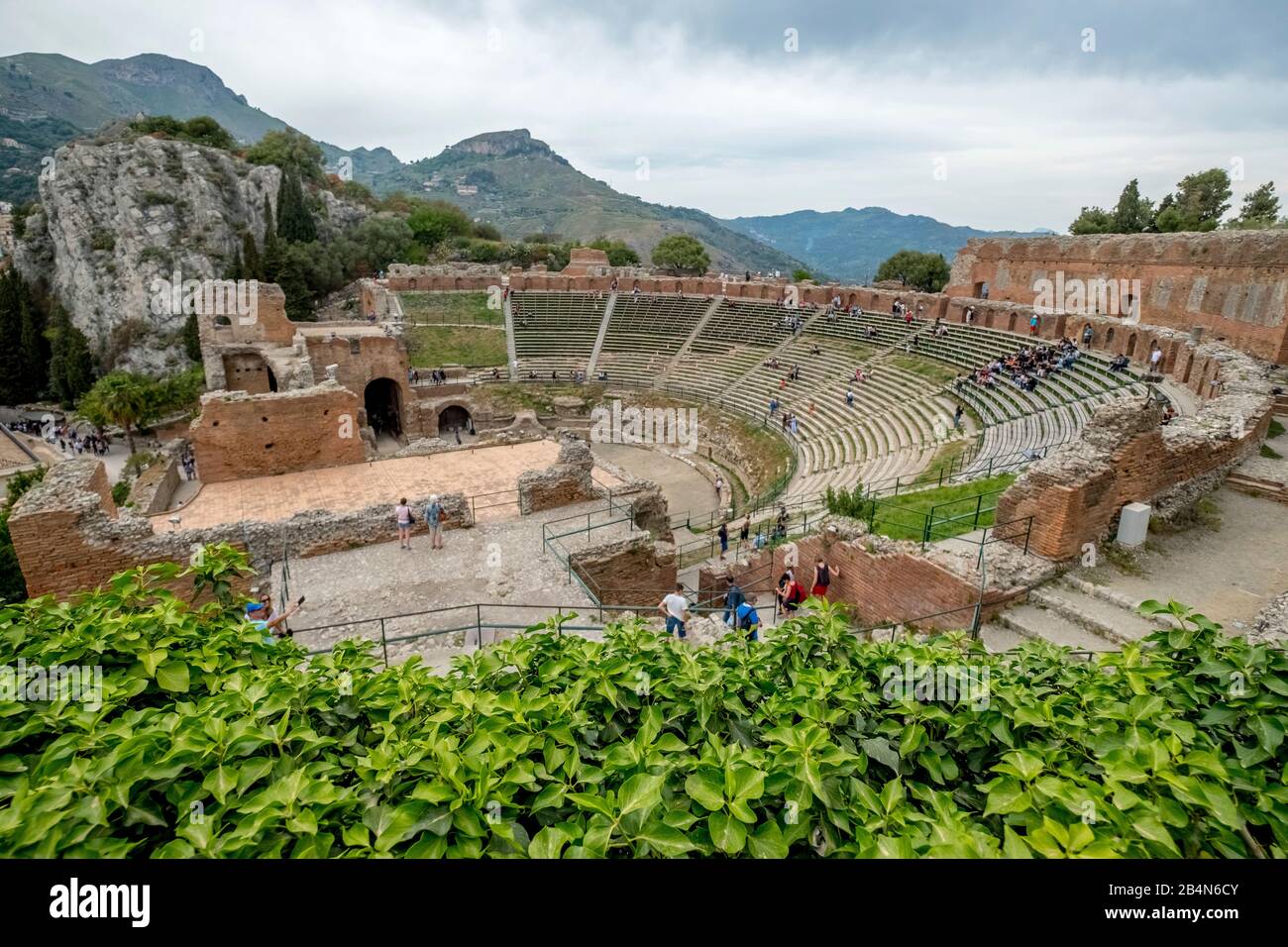 Taormina amphitheater amphitheater hi-res stock photography and images ...