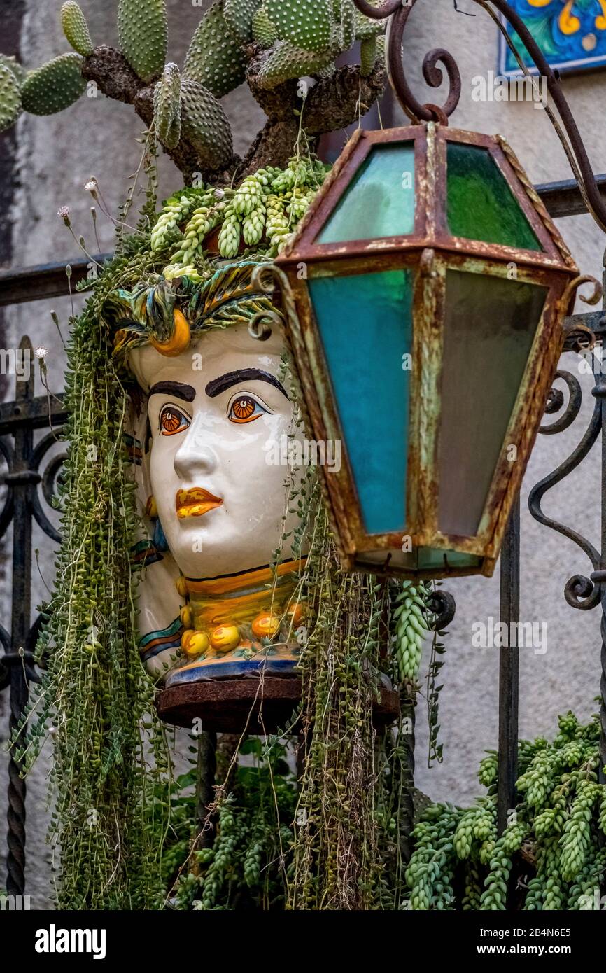 Ceramic faces hi-res stock photography and images - Alamy