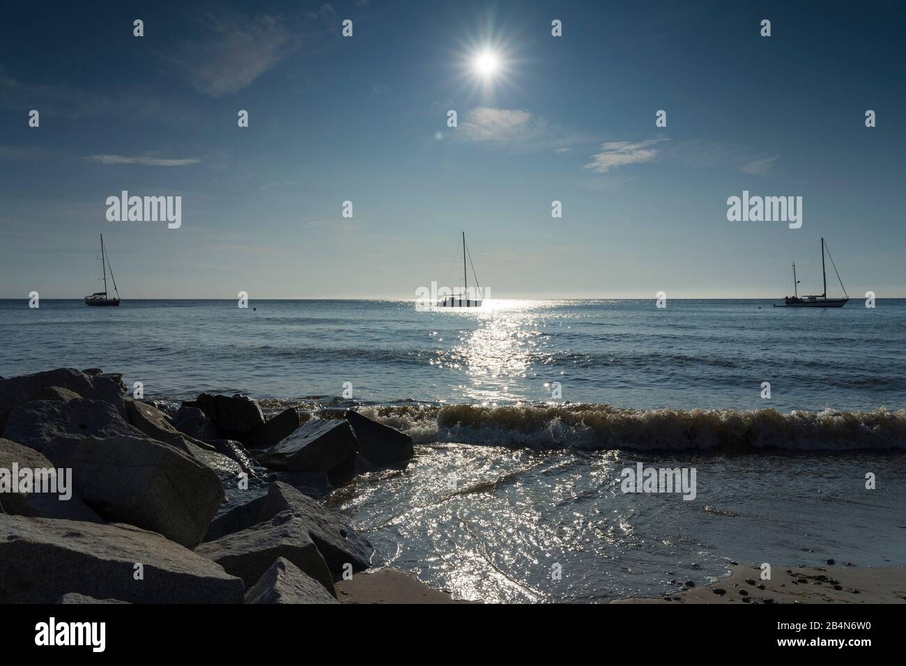 Sailing ships off shore hi-res stock photography and images - Alamy