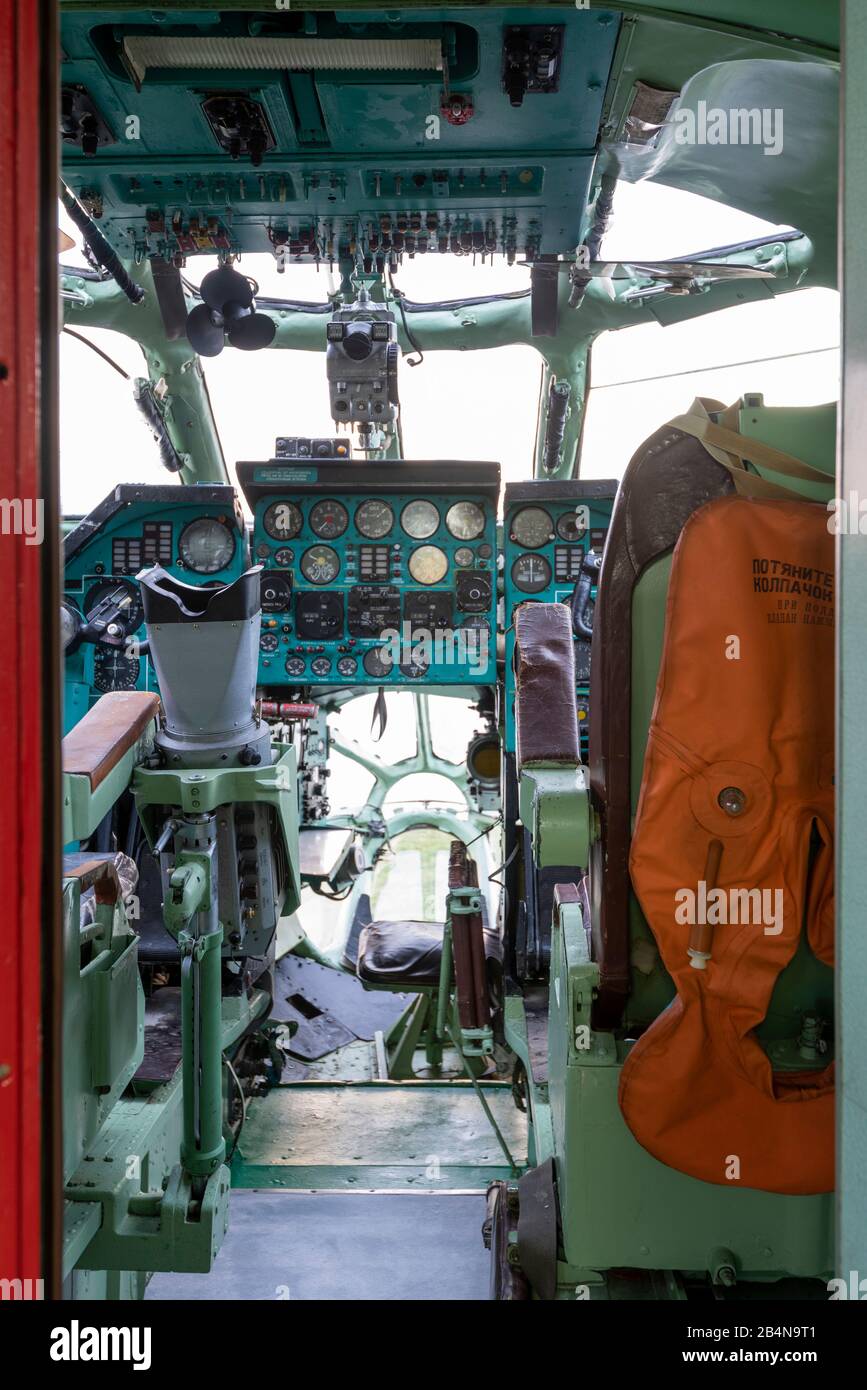 Cockpit plane hi-res stock photography and images - Alamy