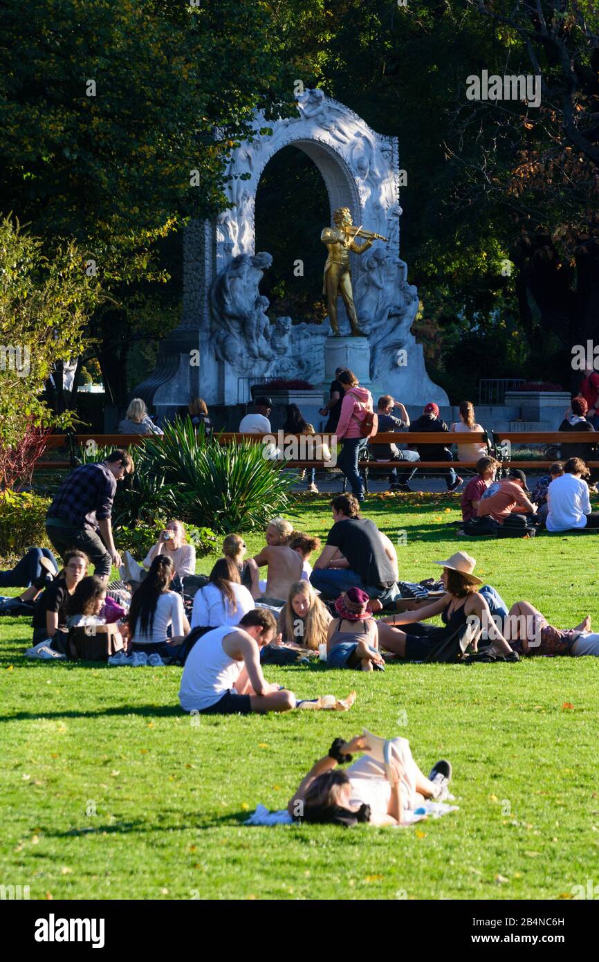 Strauss monument vienna people hi-res stock photography and images - Alamy