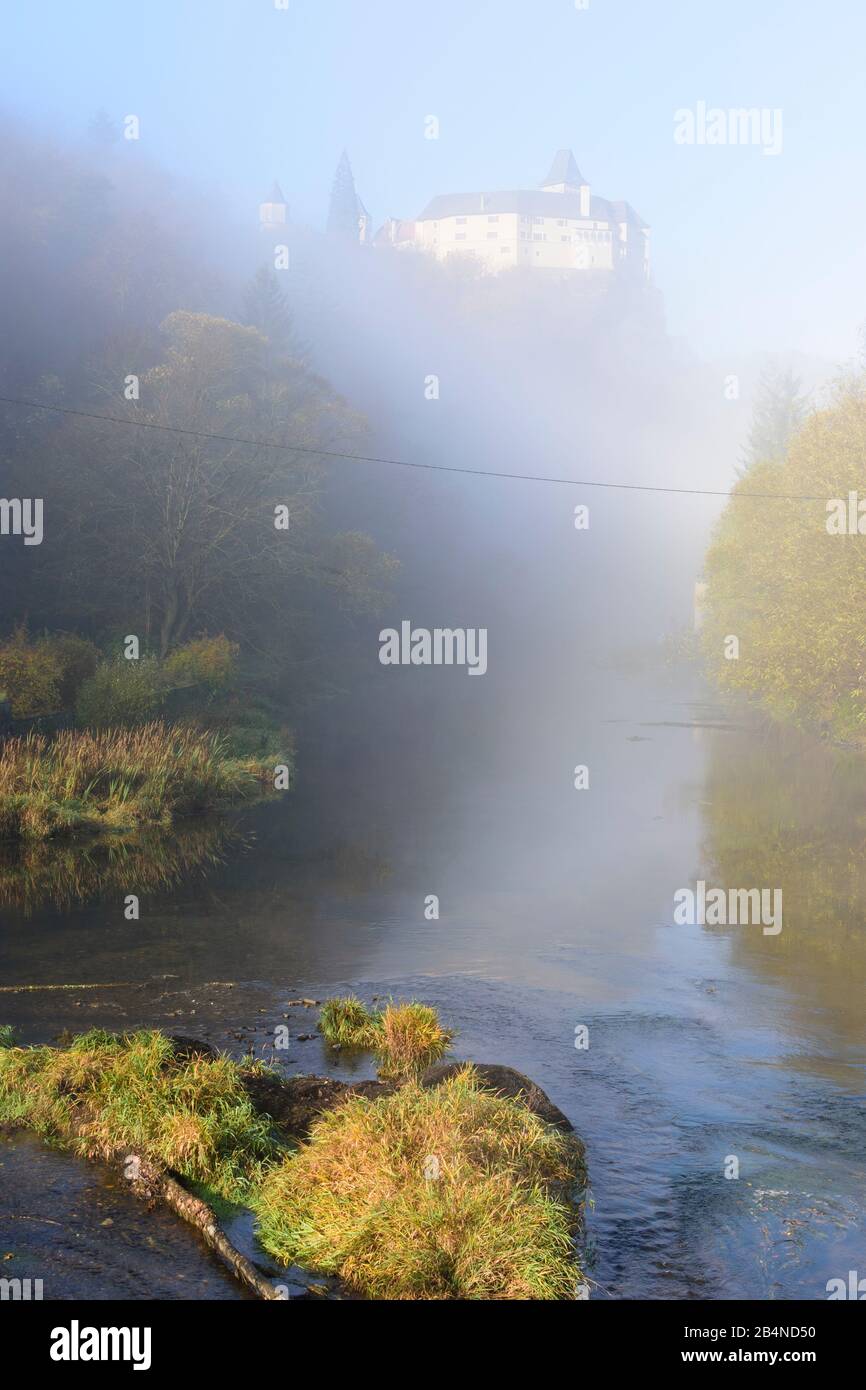 Rosenburg-Mold, river Kamp, mist, castle Rosenburg in Austria, Lower ...