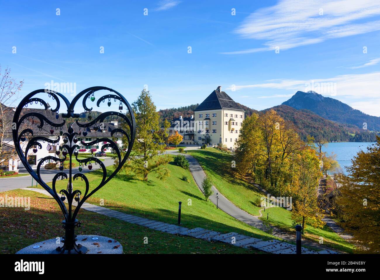 Hof bei Salzburg, castle Schloss Fuschl, lake Fuschlsee in ...
