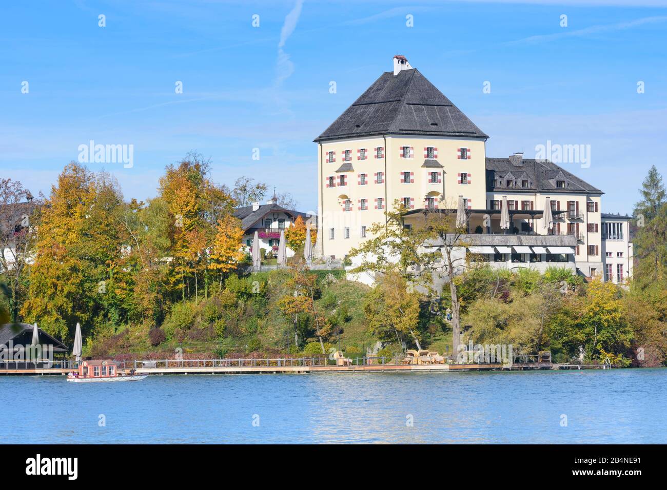 Schloss fuschl fuschlsee salzkammergut austria hi-res stock photography ...