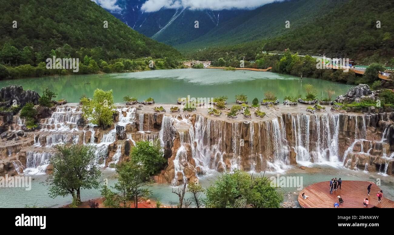 Yulong xue shan hi-res stock photography and images - Alamy