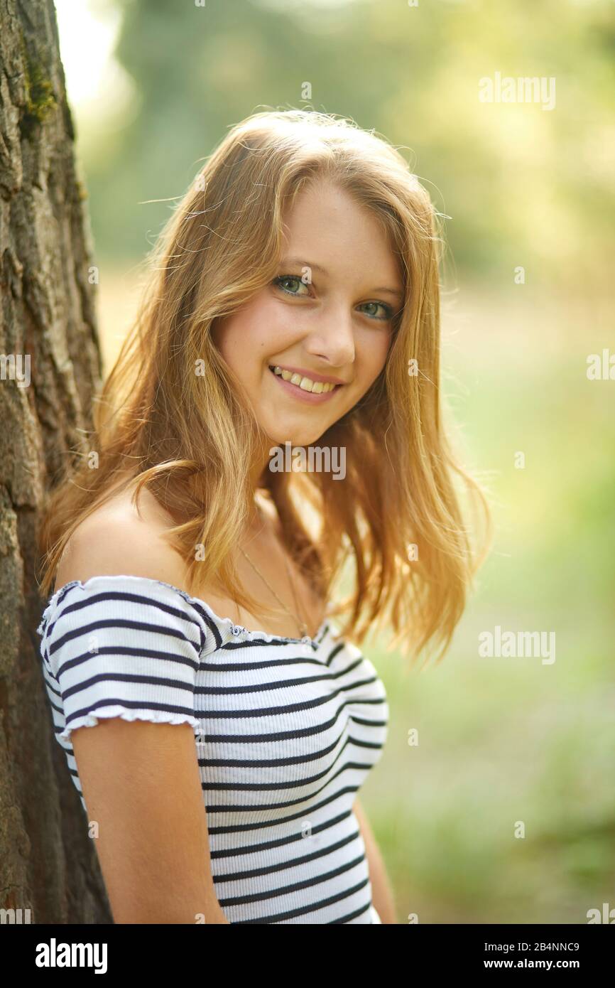 Madchen 14 jahre hi-res stock photography and images - Alamy