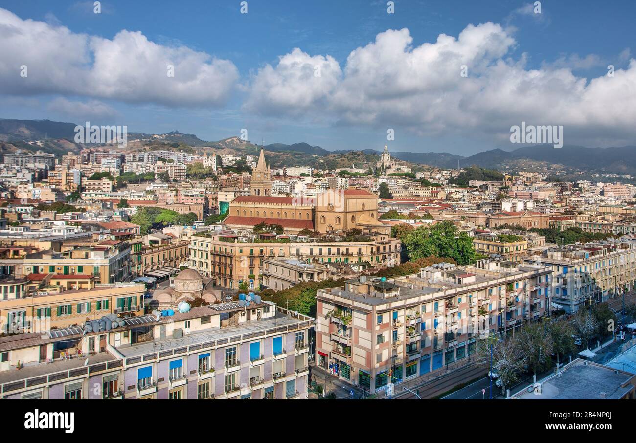 Mesina city hi-res stock photography and images - Alamy