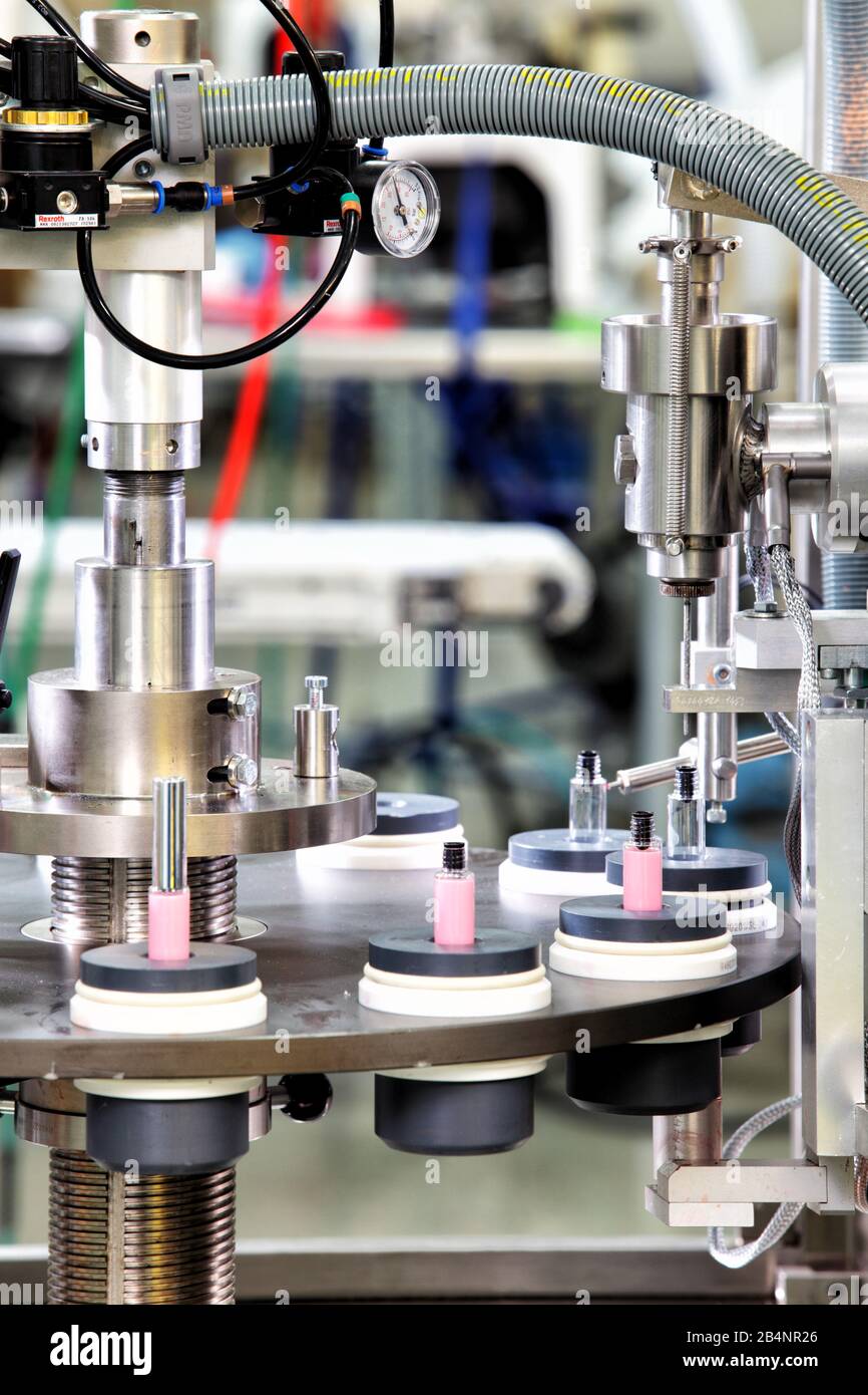 A carousel of empty vials being filled on a vial filling machine in a ...