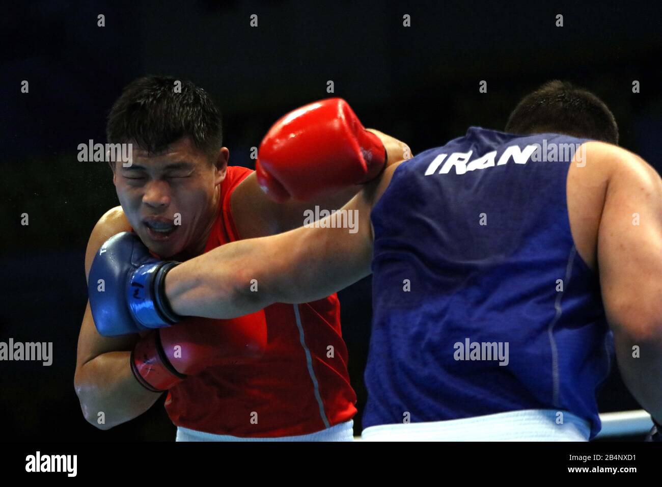 Amman, Jordan. 6th Mar, 2020. Han Xuezhen (L) of China competes with ...