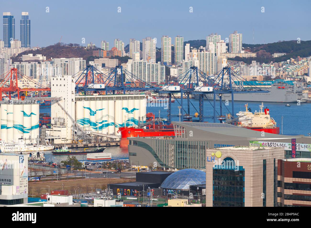 South korean ship building hi-res stock photography and images - Alamy