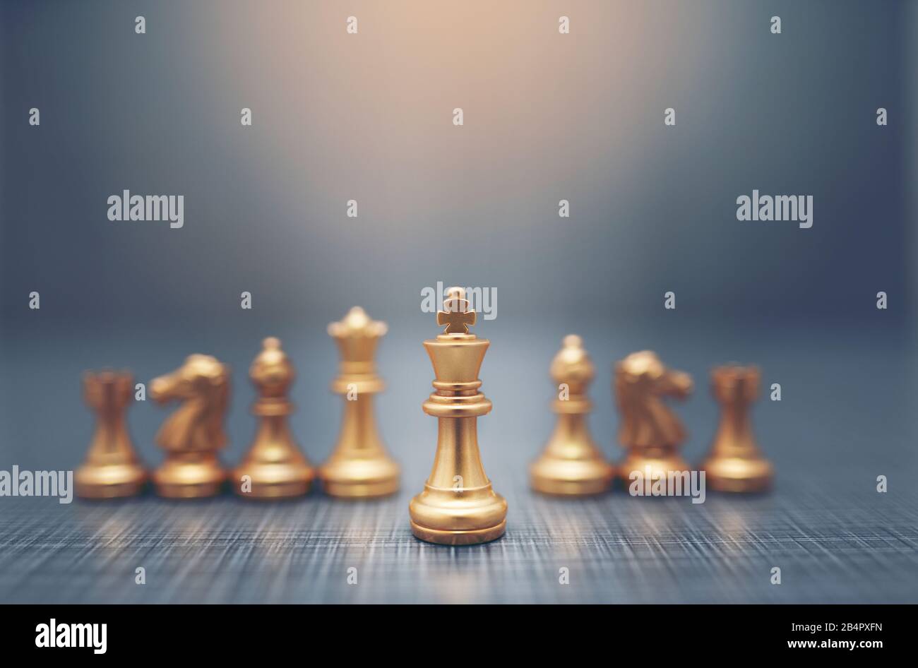 Golden chess pieces hi-res stock photography and images - Alamy