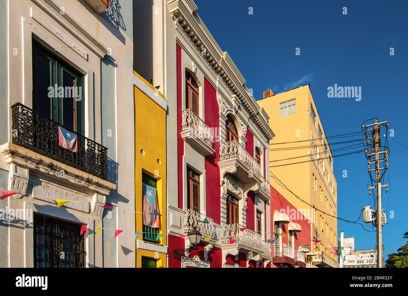 Old san juan puerto rico houses people hi-res stock photography and ...