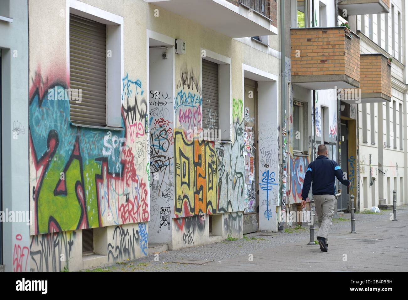Graffiti, Mariannenplatz, Kreuzberg, Berlin, Deutschland Stock Photo ...