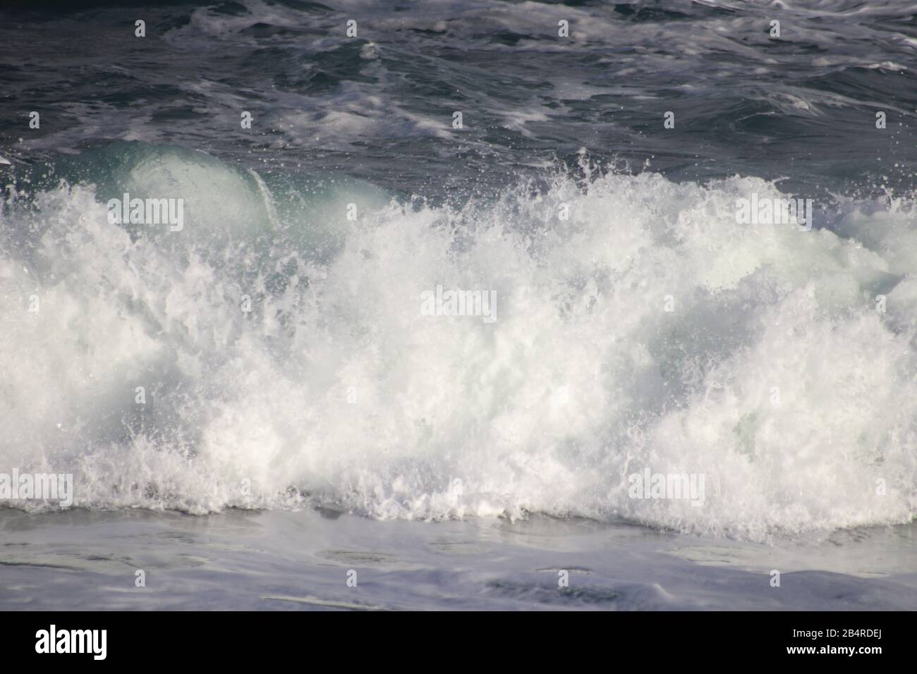 Wave breaking with surf Stock Photo - Alamy