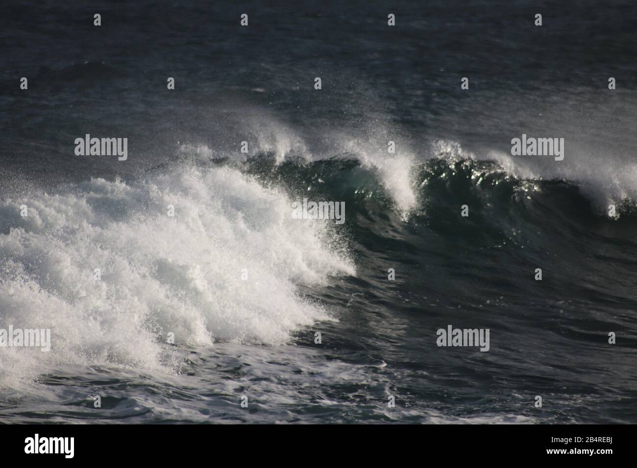 Wave breaking with surf Stock Photo - Alamy