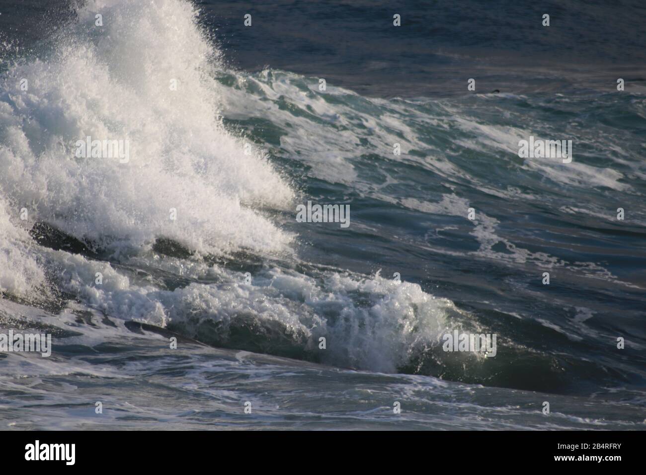 Wave breaking with surf Stock Photo - Alamy