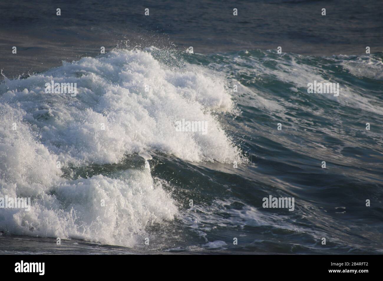 Wave breaking with surf Stock Photo - Alamy