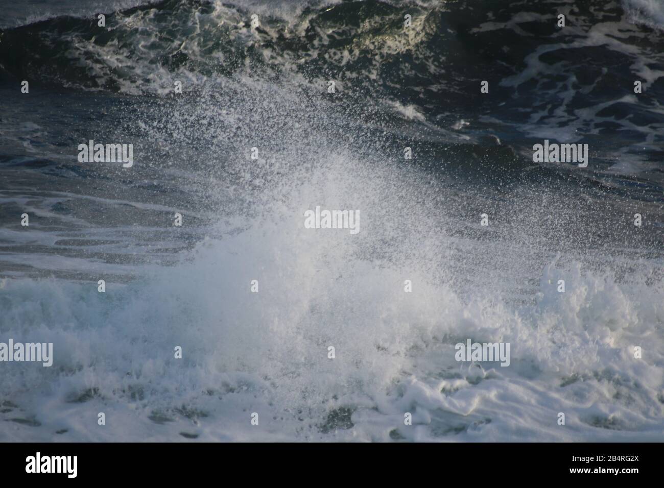 Wave breaking with surf Stock Photo - Alamy