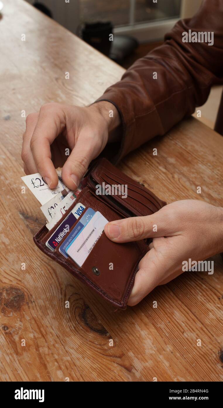 Cash a check hi-res stock photography and images - Alamy