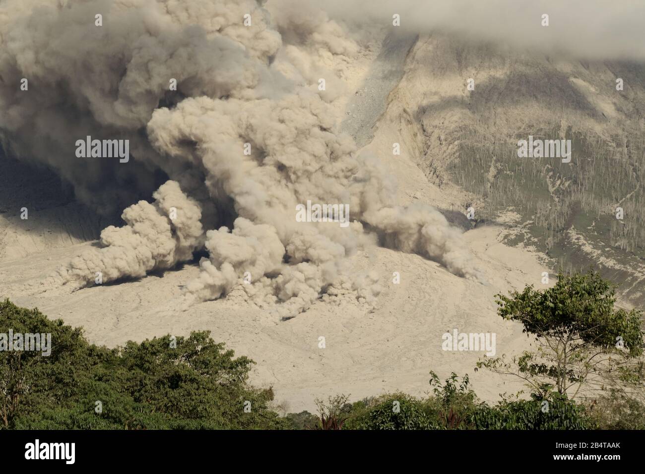 Volcano flow hi-res stock photography and images - Alamy
