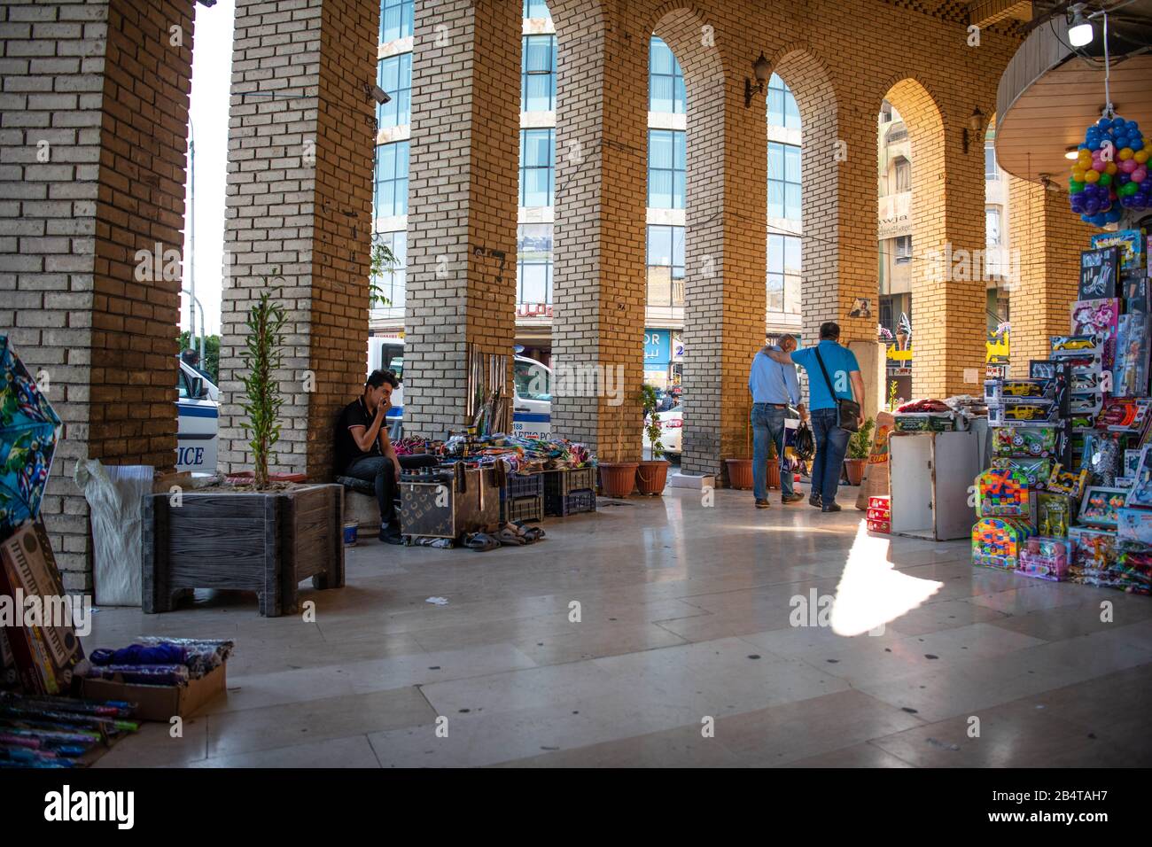 Erbil shops under the arch near the bazaar Stock Photo - Alamy