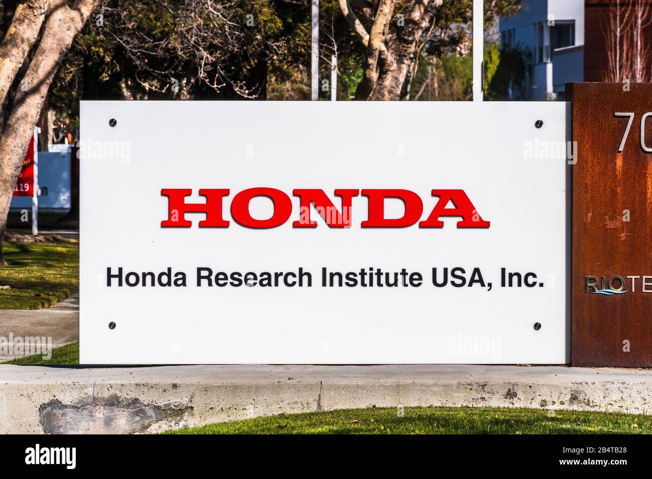 Hmc tech logo hi-res stock photography and images - Alamy