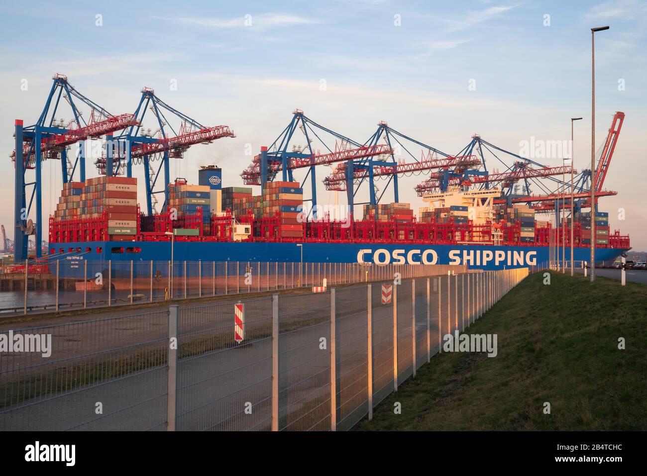 HAMBURG, GERMANY - FEBRUARY 8, 2020: Container ship Cosco Shipping Leo ...