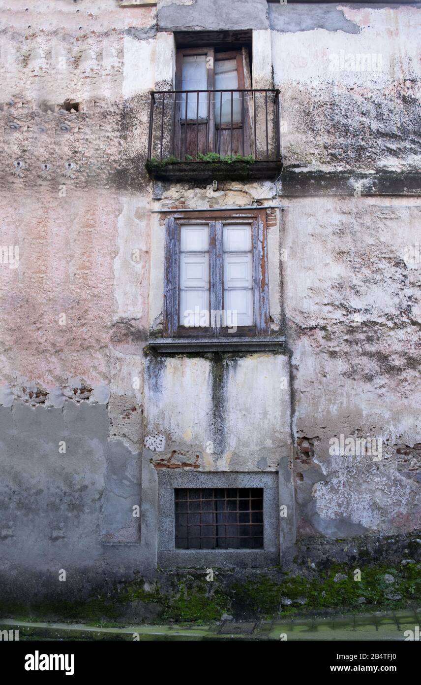 Building facade windows hi-res stock photography and images - Alamy