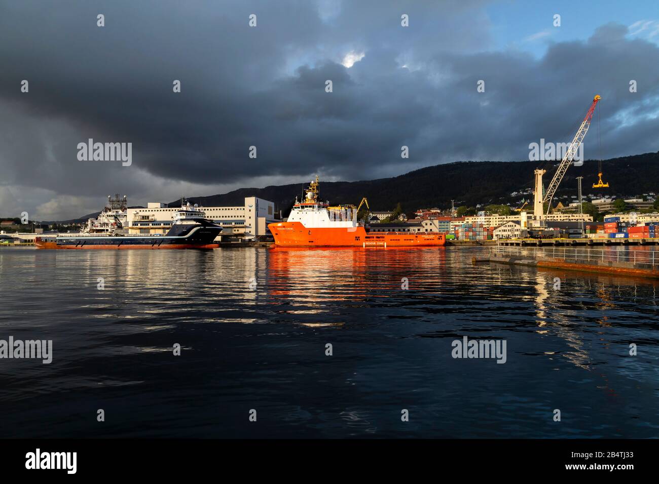 Offshore PSV platform supply vessel North Purpose and AHTS anchor ...