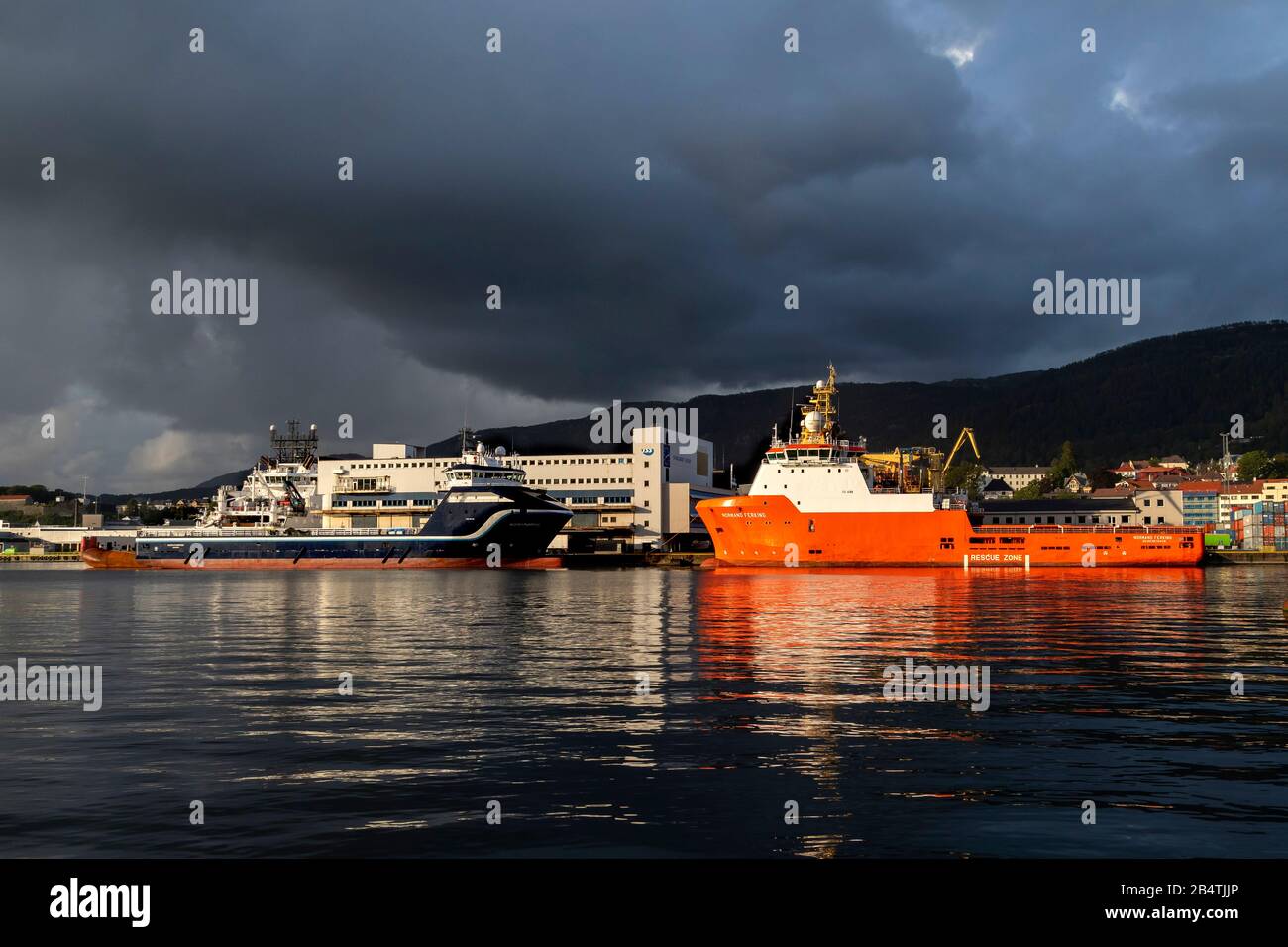 Offshore PSV platform supply vessel North Purpose and AHTS anchor ...
