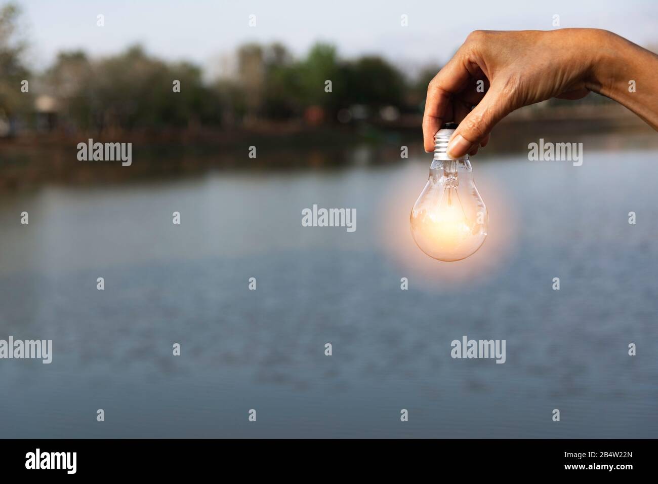 Insert bulb hi-res stock photography and images - Alamy
