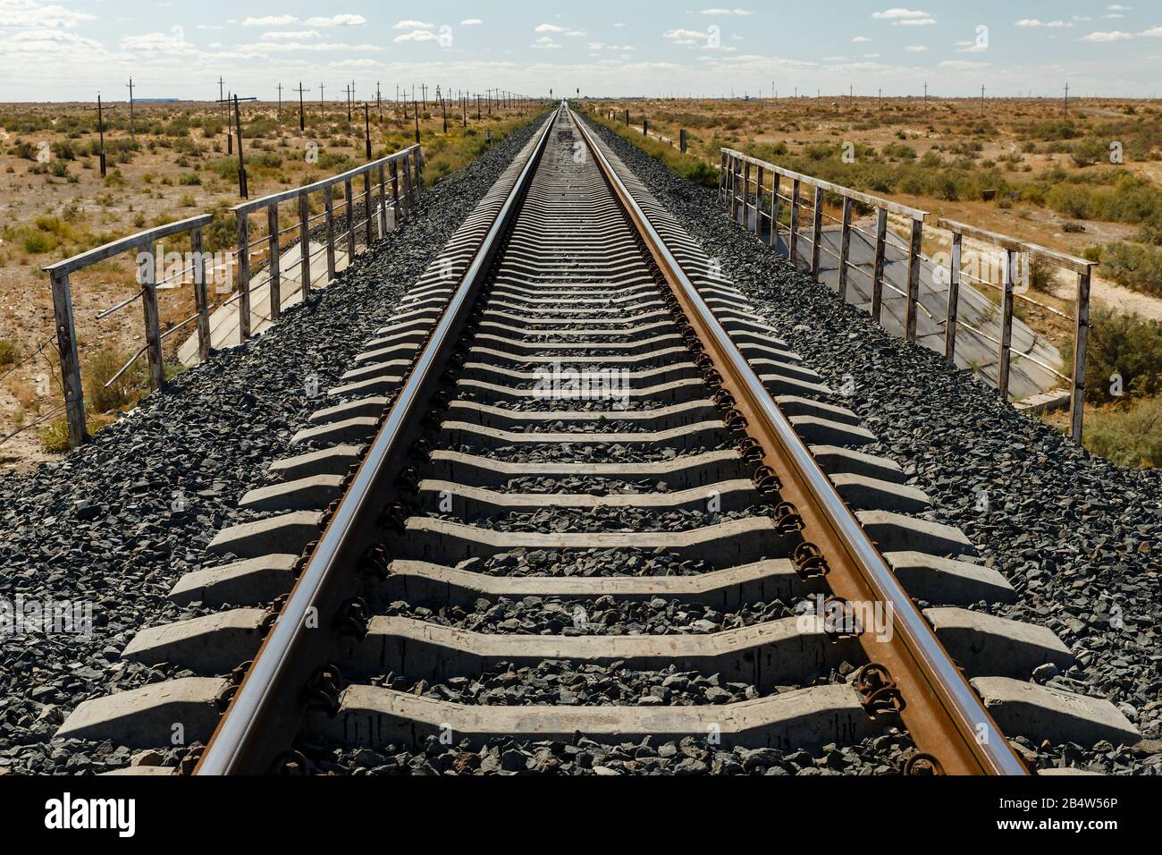 Single track railway line bridge hi-res stock photography and images ...