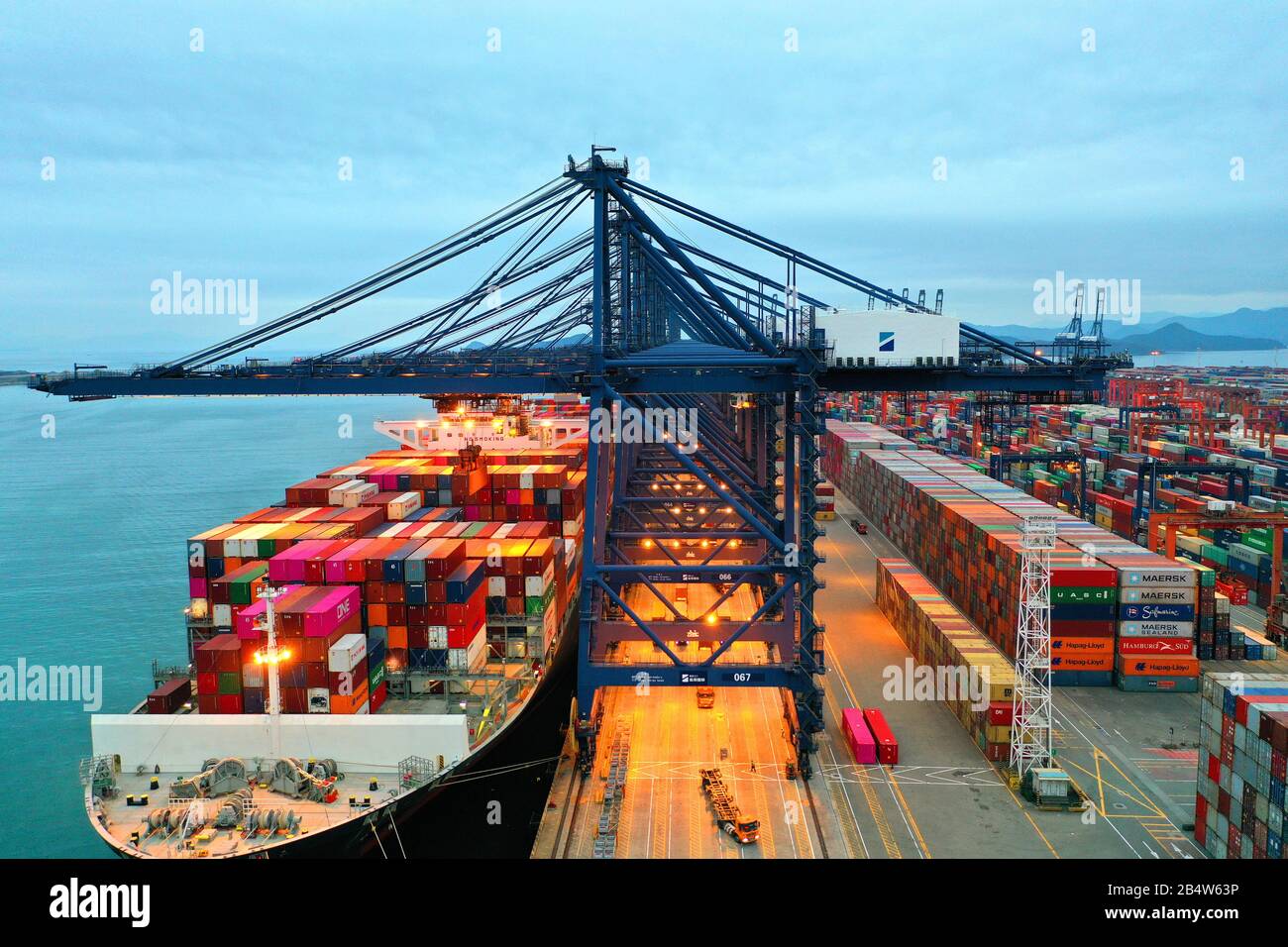 Yantian terminal hi-res stock photography and images - Alamy