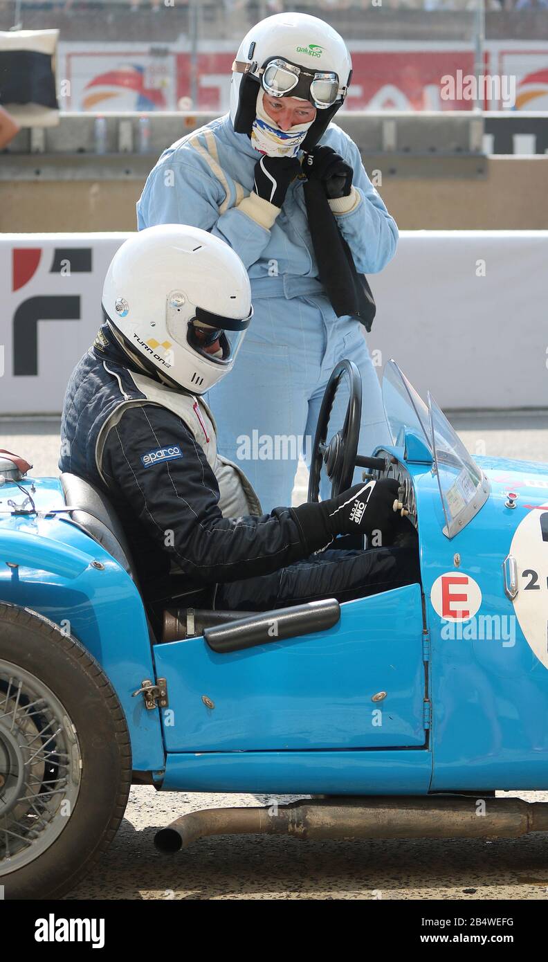 Pits stop during the 2018 LE MANS Classic race Stock Photo - Alamy