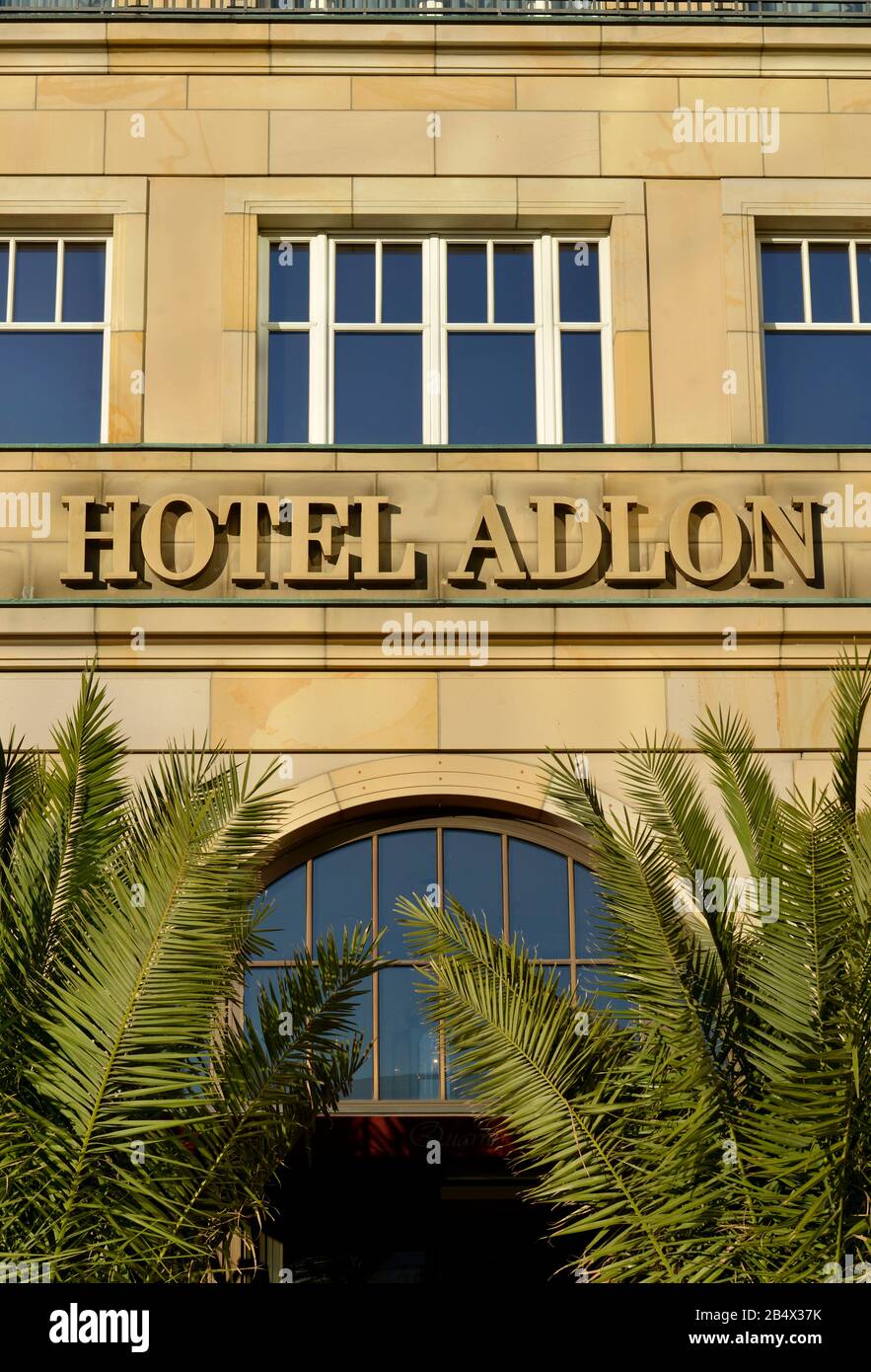 Hotel Adlon, Pariser Platz, Mitte, Berlin, Deutschland Stock Photo - Alamy
