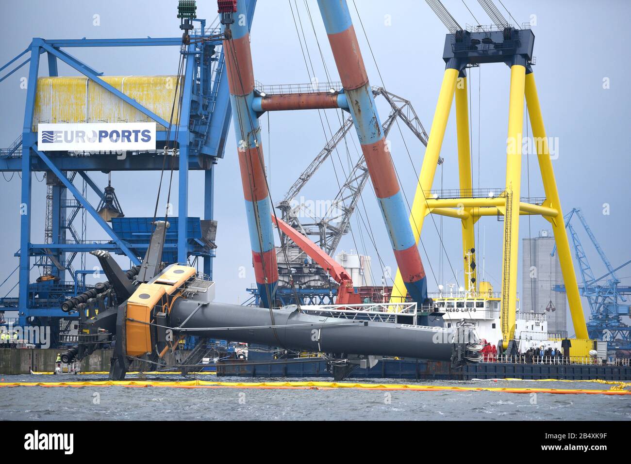 Liebherr floating crane hi-res stock photography and images - Alamy