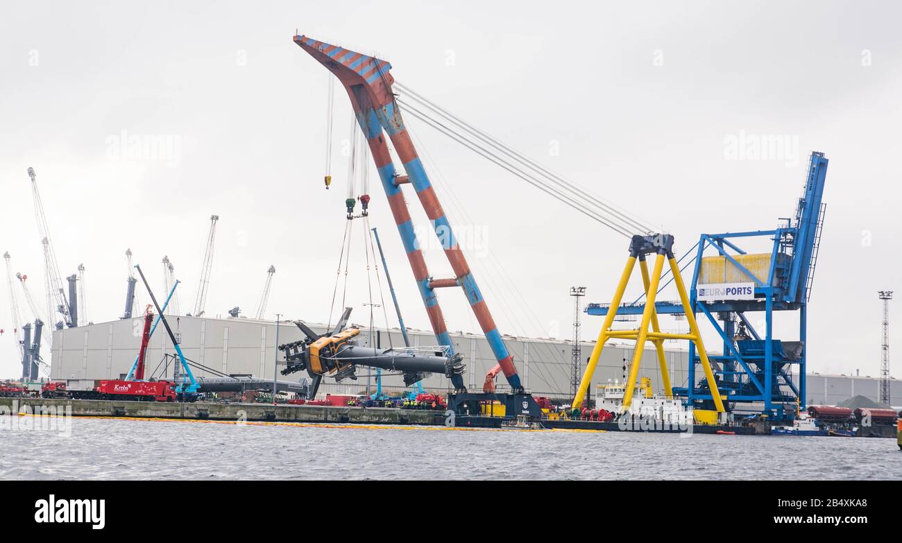 Liebherr floating crane hi-res stock photography and images - Alamy