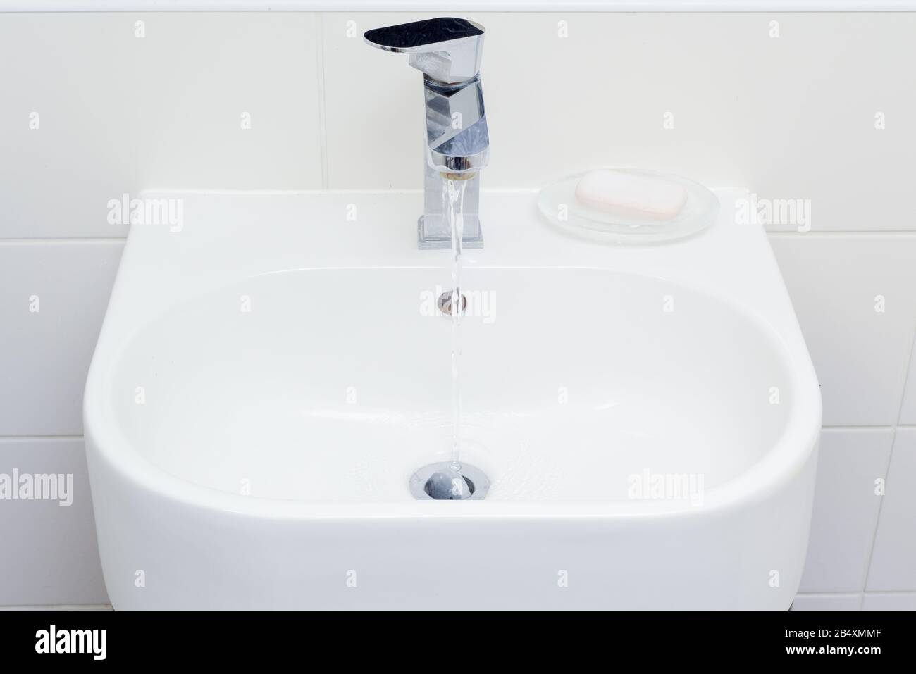 White clean home modern warm hi-res stock photography and images - Alamy
