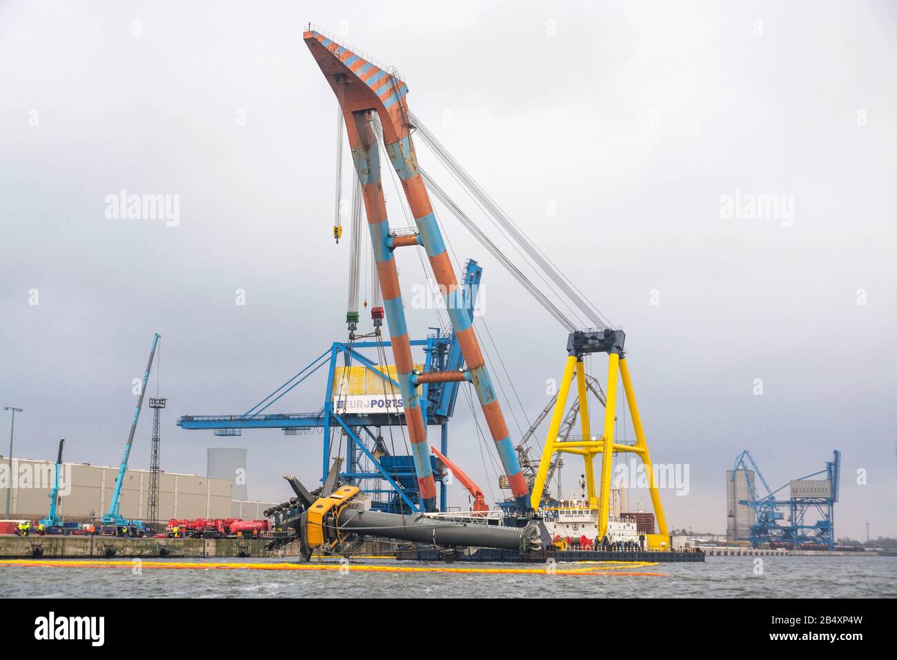Liebherr floating crane hi-res stock photography and images - Alamy