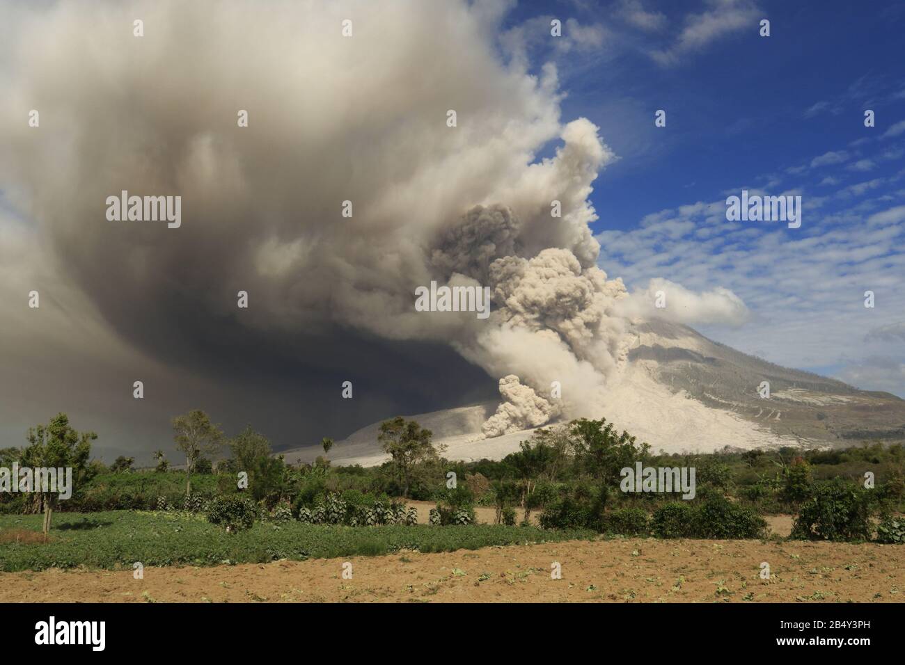 Pyroclastic flow hi-res stock photography and images - Alamy