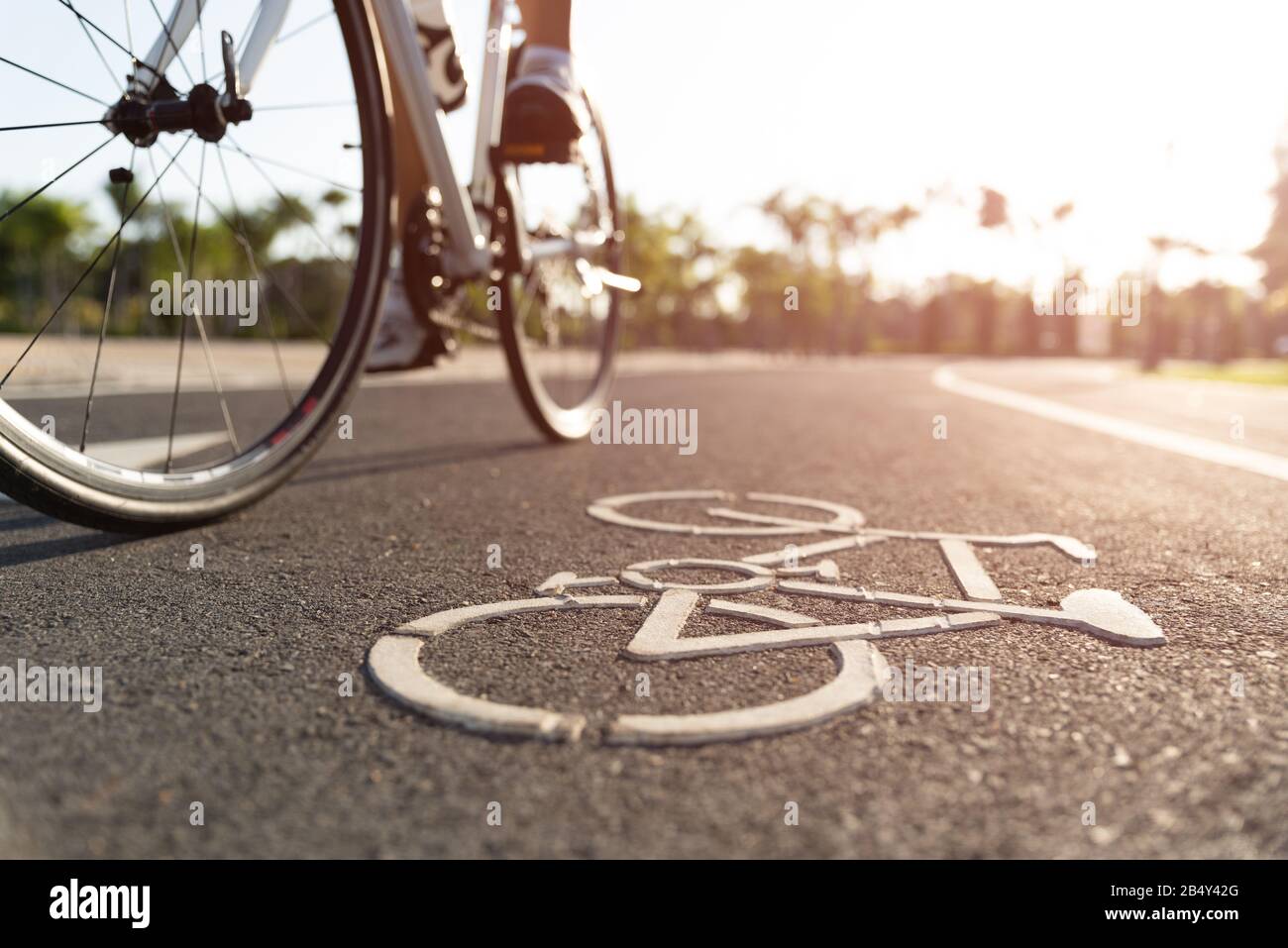 Cycling logo hi-res stock photography and images - Alamy