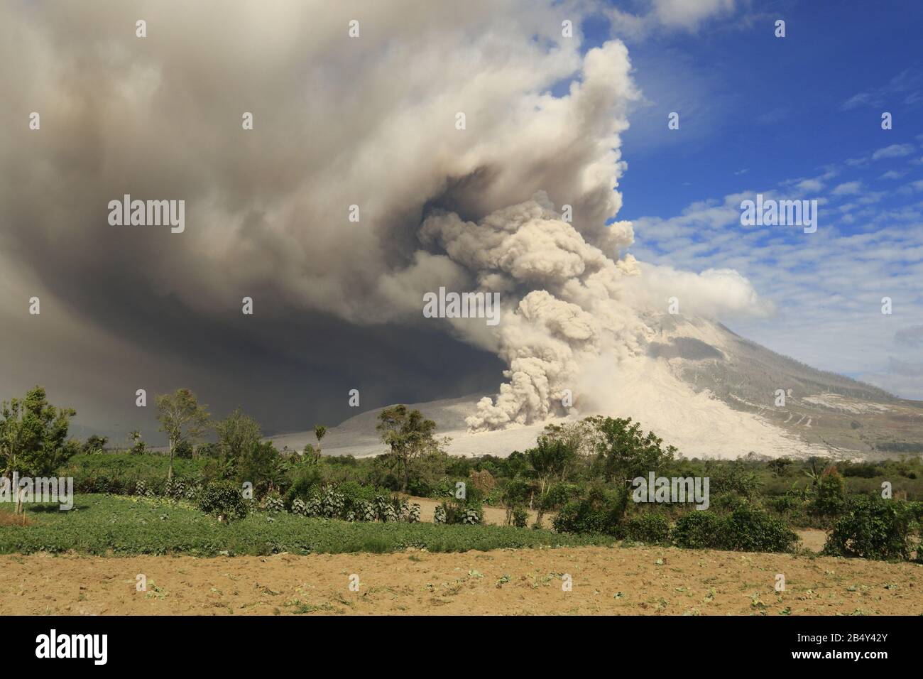 Nuees hi-res stock photography and images - Alamy